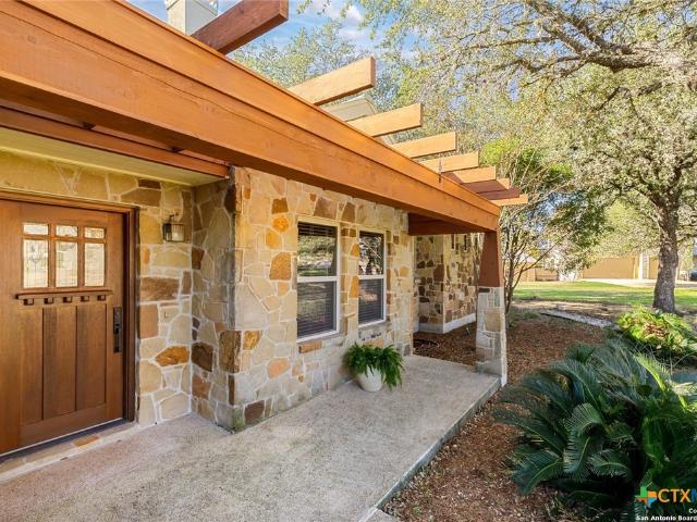 526 River Crossing Boulevard
