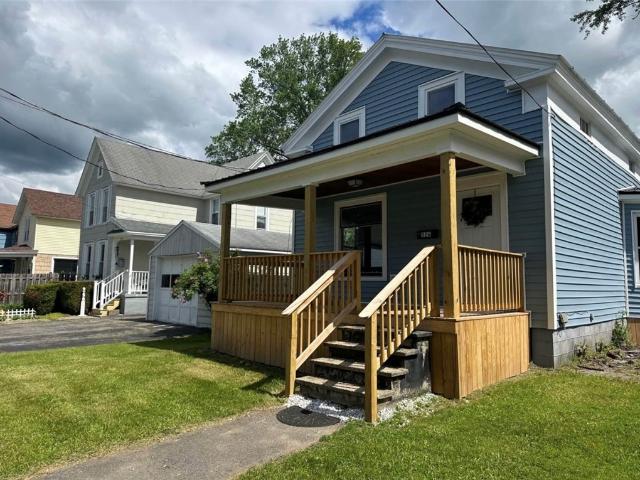 526 W Lake Avenue