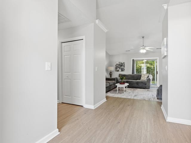 526 Waverly Loop