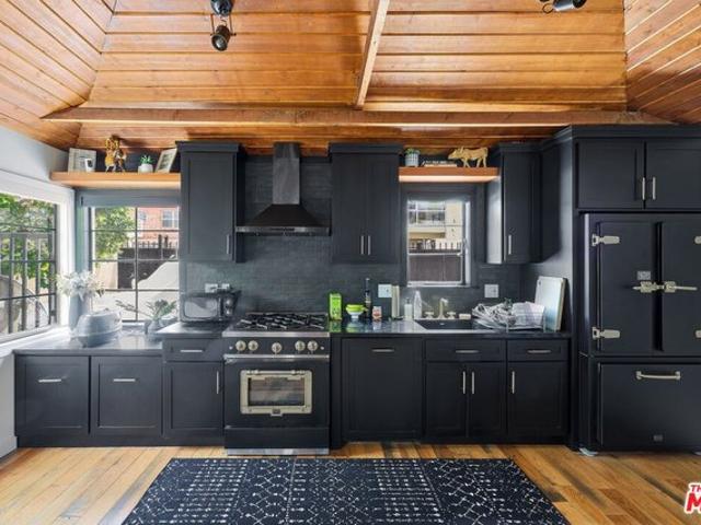 526 Victoria Ave, Los Angeles, CA 90291