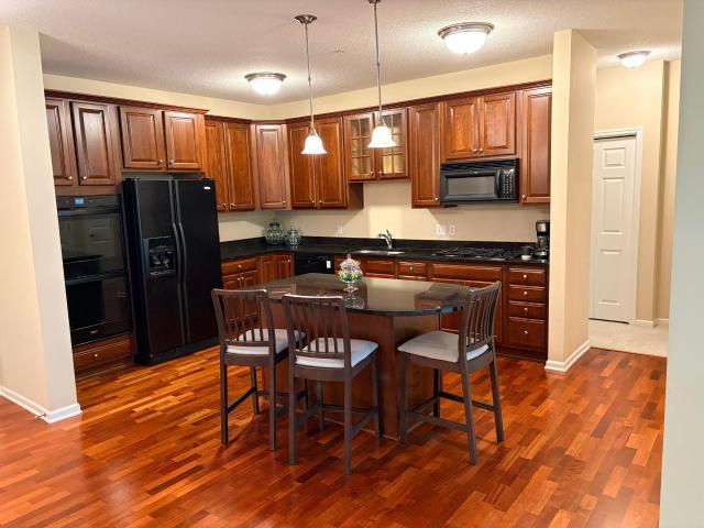 5275 Grandview Square # 3106