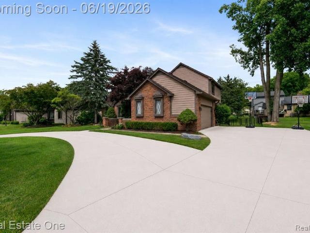 5277 Waterview Drive