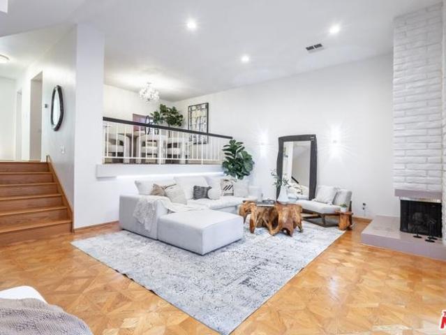 5279 Newcastle Ave #1, Encino, CA 91316