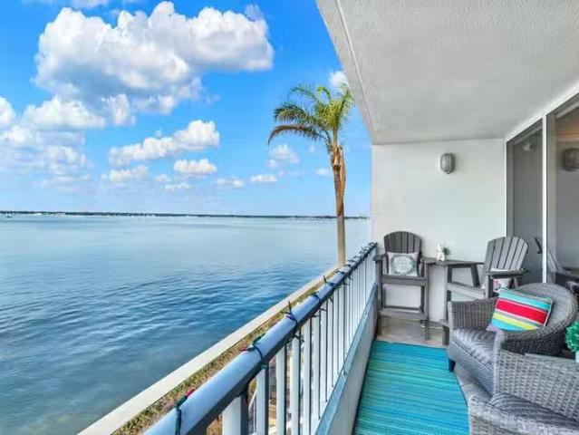 5279 Isla Key Boulevard South, Unit 215, St. Petersburg, FL 33.