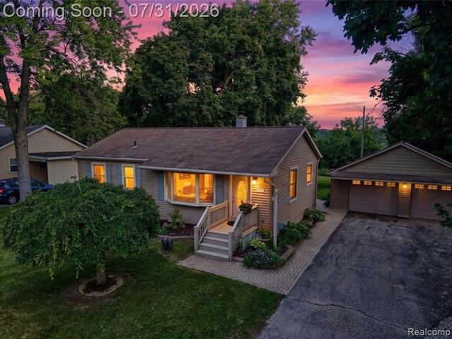 5271 Main St, Dryden Vlg, MI 48428