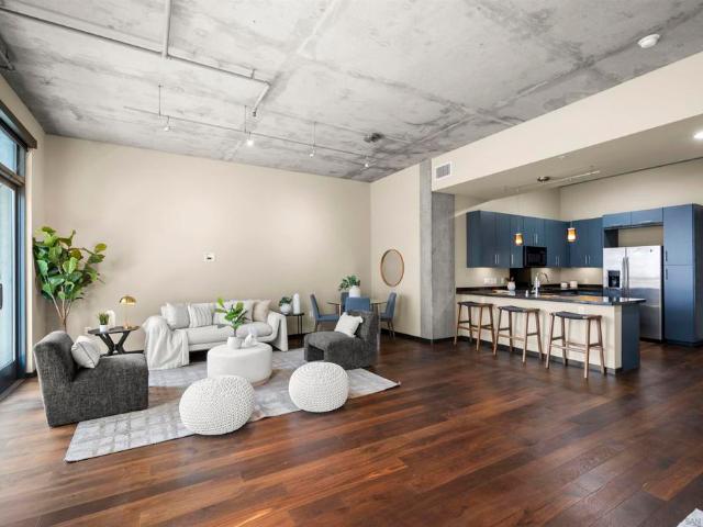 527 10Th Ave 302