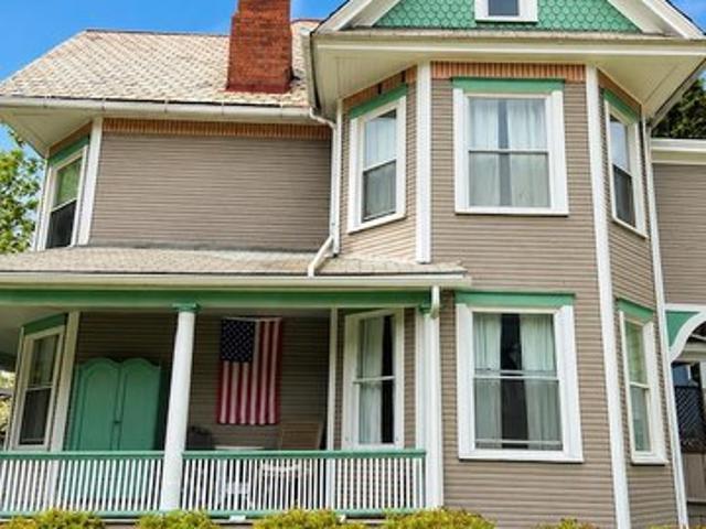 527 12th St, Franklin, PA 16323