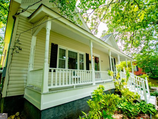 527 College Street