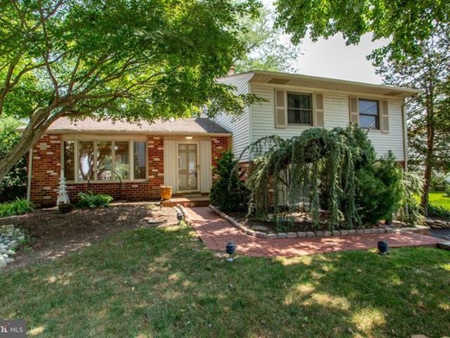 527 Cedarbrook Rd, Southampton, PA 18966