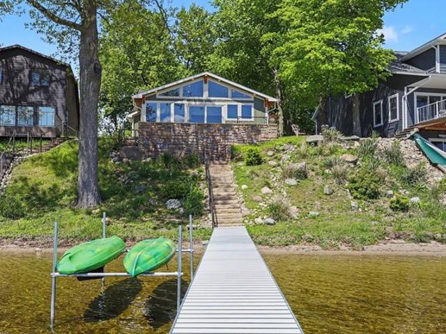 527 Crystal Beach Dr, Coldwater, MI 49036
