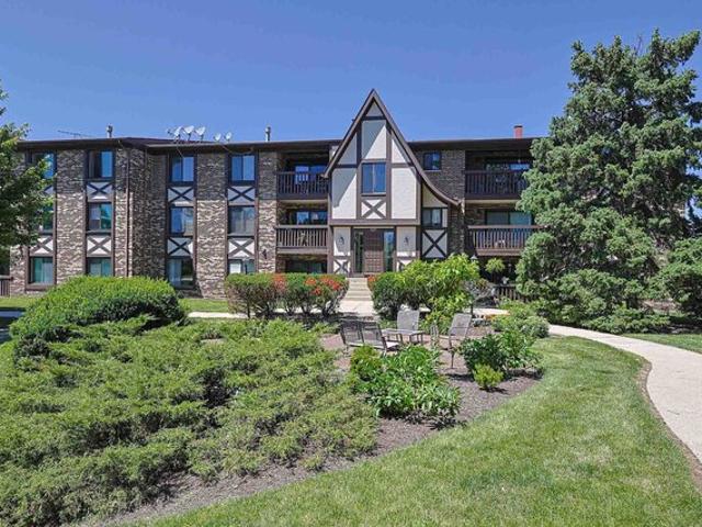 527 Cumnor Rd Apt 208, Westmont, IL 60559