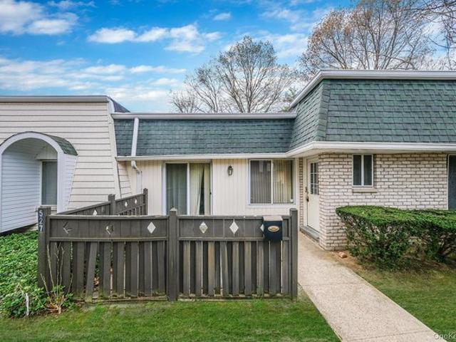 527 Daryl Dr, Medford, NY 11763