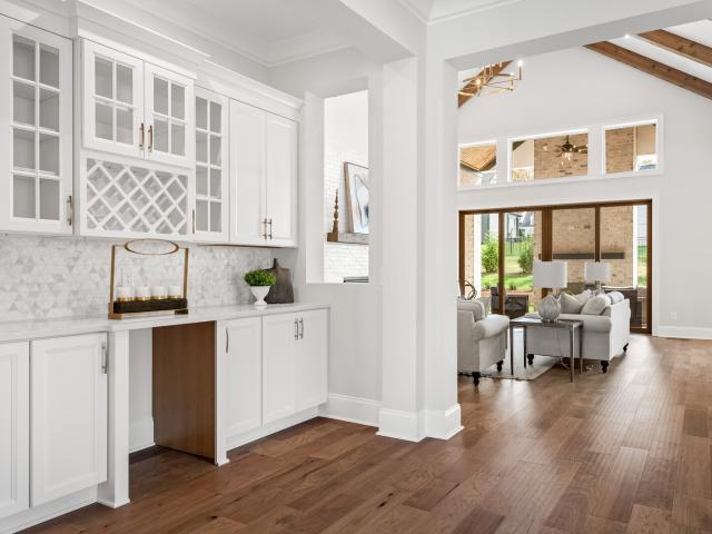 527 Divine Ct