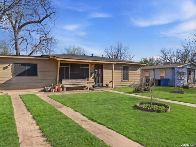 527 E Dickson