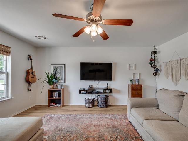 527 E Linden Lane