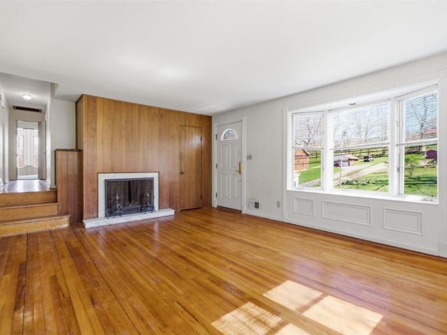 527 E McMurray Rd