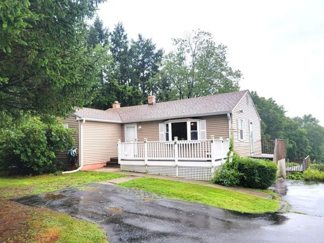 527 East St N, Suffield, CT 06078