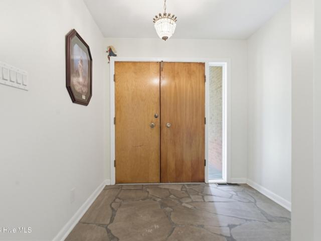 527 Edgewood Circle