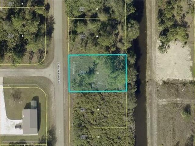 527 Hawthorne Ave S, Lehigh Acres, FL 33974