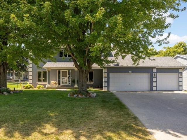 527 Hackmore Dr, Eagan, MN 55123