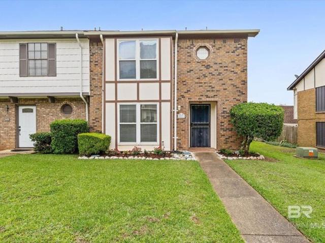 527 Highland Woods Dr, Mobile, AL 36608