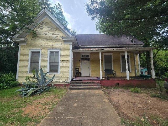 527 Orange St NE, Dawson, GA 39842