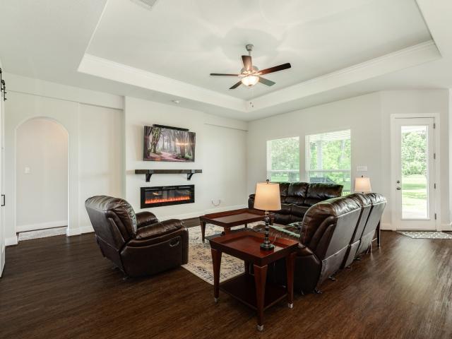 527 Lakeland Circle
