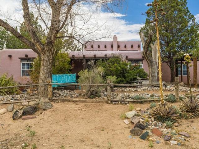 527 Mesilla St NE, Albuquerque, NM 87108