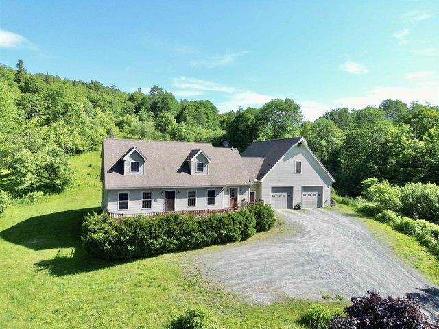 527 Mud Hollow Rd, Kirby, VT 05824
