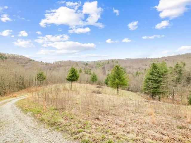 527 N Robinson Creek Rd, Glenville, NC 28736
