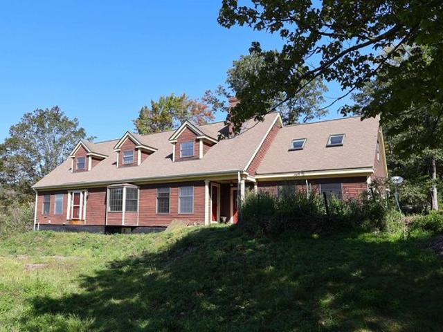 527 Neal Rd, Hartford, VT 05001