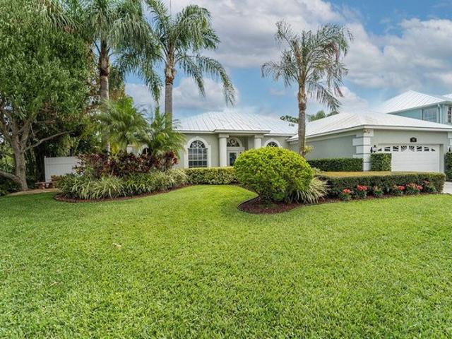 527 NW Bellworth Pl, Jensen Beach, FL 34957