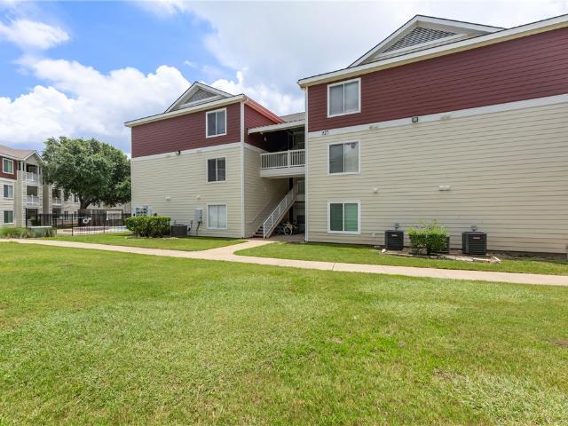 527 Southwest Parkway 303