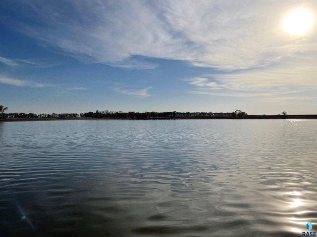 527 Sandpiper Ln, Wentworth, SD 57075