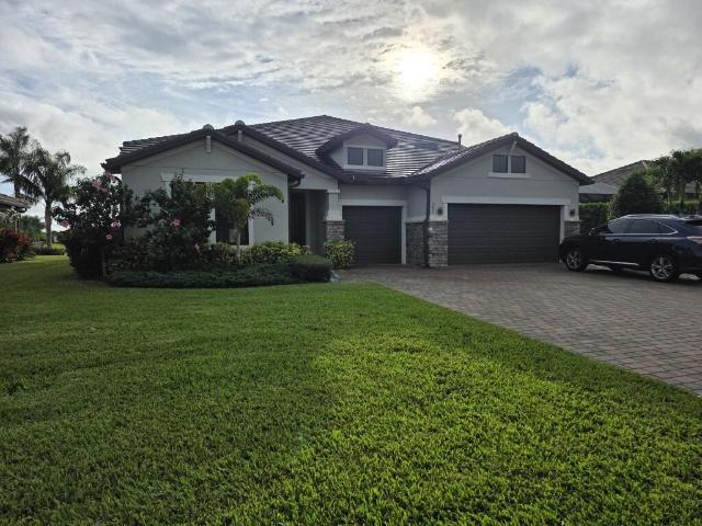 527 SE Vallarta Dr, Port St. Lucie, FL 34984 | MLS #R11149