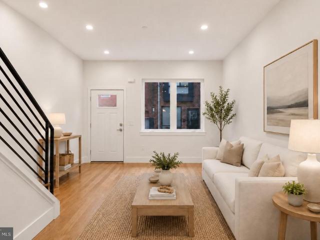 527 Sigel Street