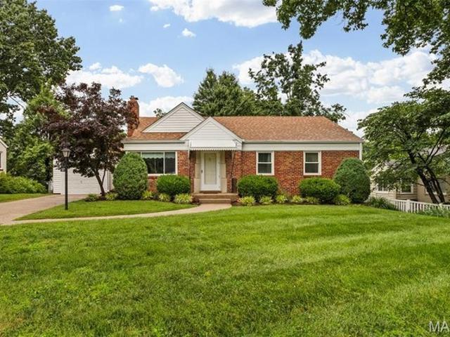 527 Sunningwell Dr, Webster Groves, MO 63119