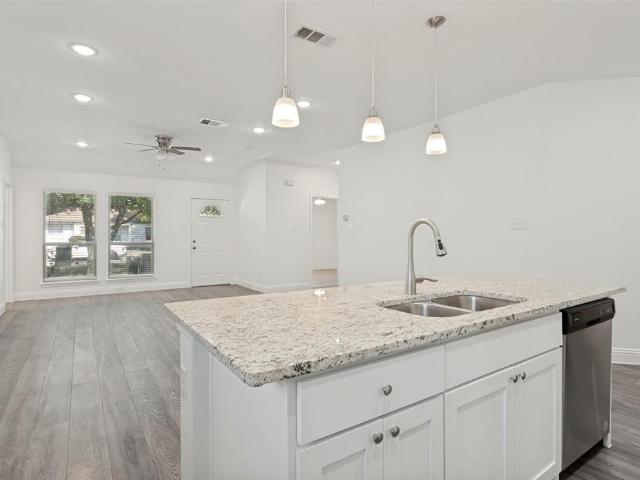527 Ravenwood Drive