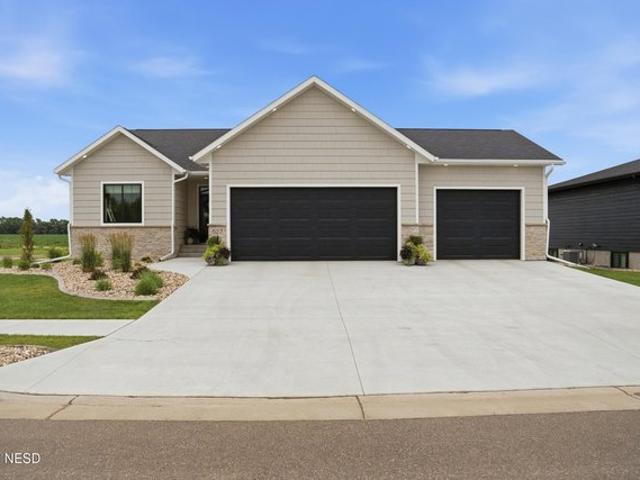 527 Rylie Dr, Watertown, SD 57201