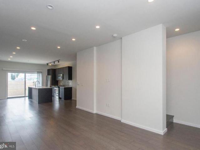 527 W Jefferson Street