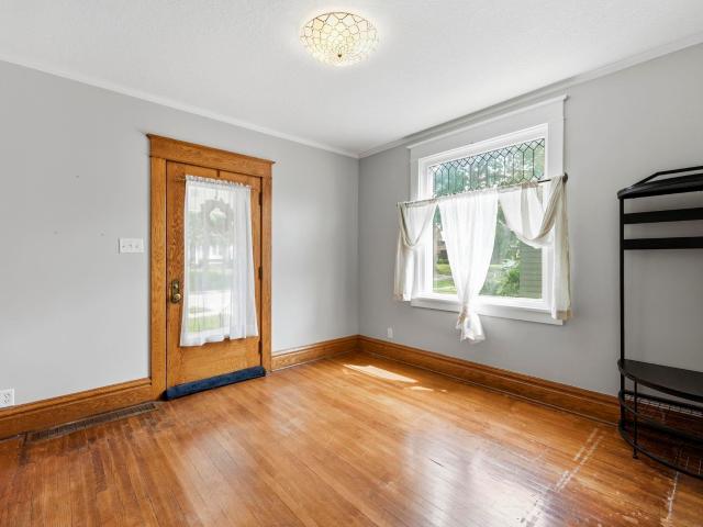 527 W Oakdale Drive
