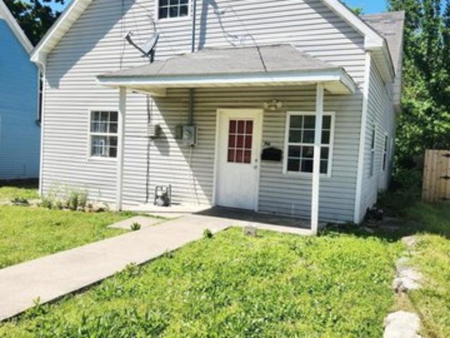 527 Walnut St, Carthage, MO 64836