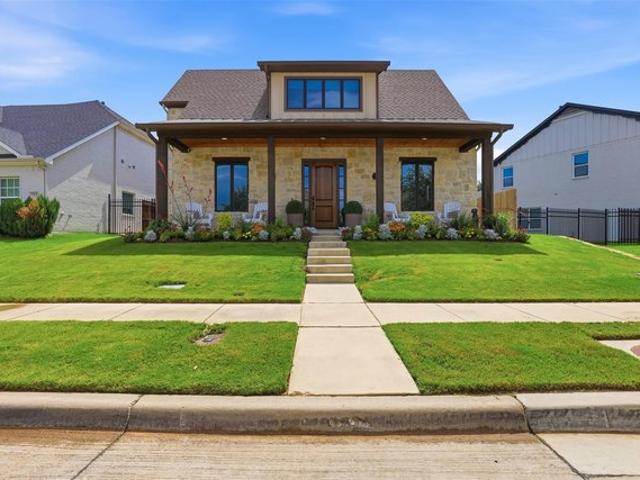 527 Trailrider Rd, Fort Worth, TX 76114