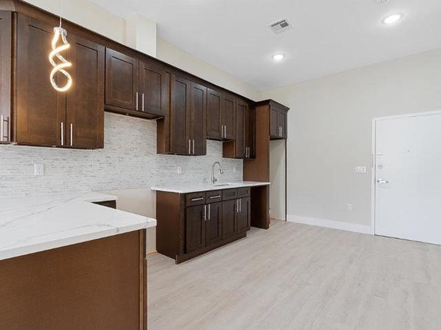 527 Union Ave # 1F