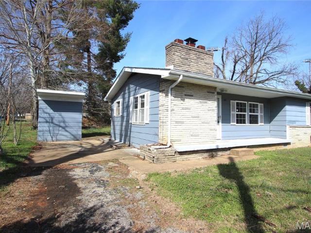 527 Virginia St, Farmington, MO 63640 | MLS #26016 | Compass