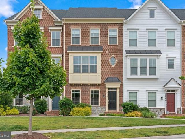 5284 Ridgeview Retreat Dr, Chantilly, VA 20151