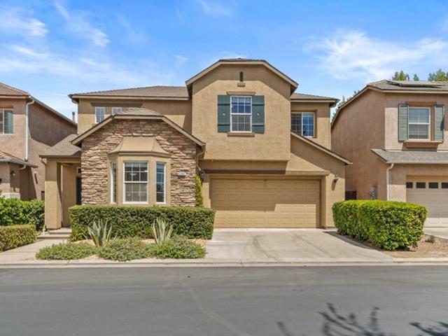 5284 W King Fisher Ln, Fresno, CA 93722