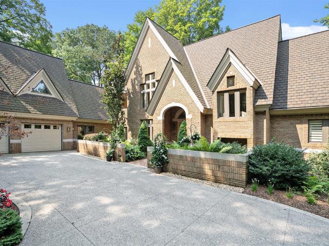 5285 N Lakeshore Drive