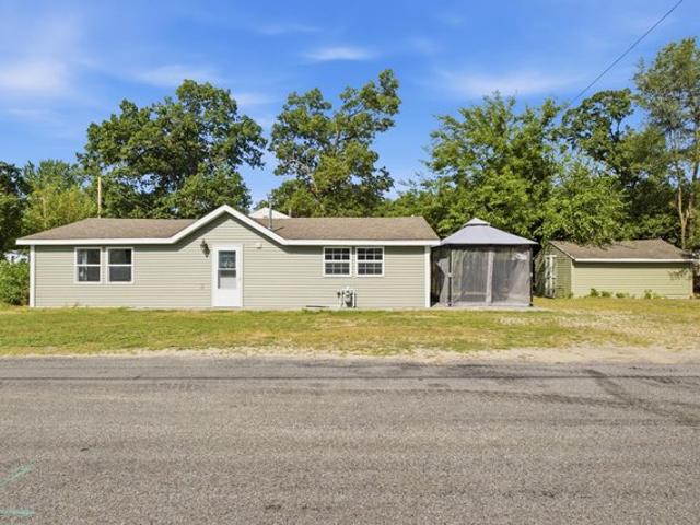 5286 Hall Rd, Muskegon, MI 49442
