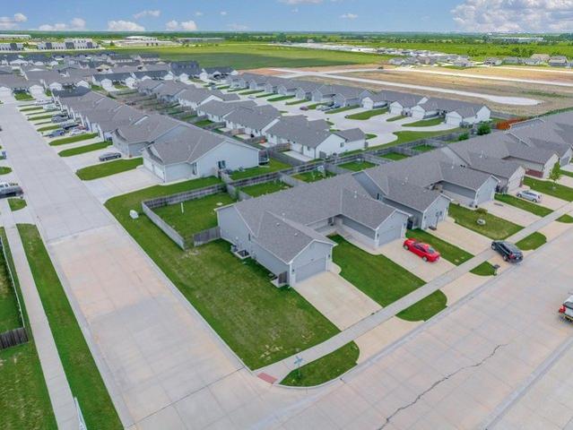5286 5 N Cypress St, Bel Aire, KS 67226